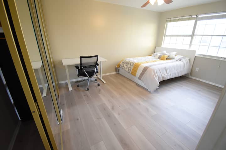 Renovated Queen W Priv Bath! Near Airport/parks - Aurora, CO