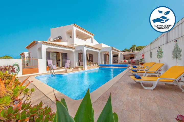 Elegant Villa With Heatable Pool And Bbq - Guia