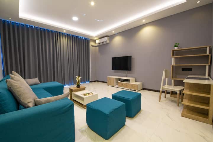 Cozy Beachfront 3-bedroom Apartment | City Centre - Colombo