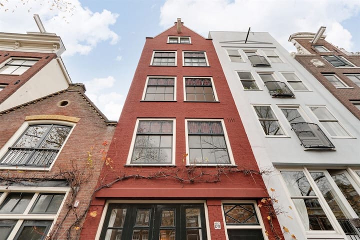 Classic Canal View Apartment - Amsterdam