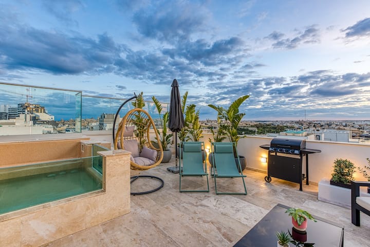Sliema Stylish Penthouse With Rooftop Pool & Bbq - Malta