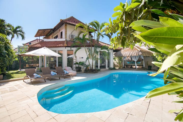 2 Newly Renovated Connecting Villas Center Canggu - Australia