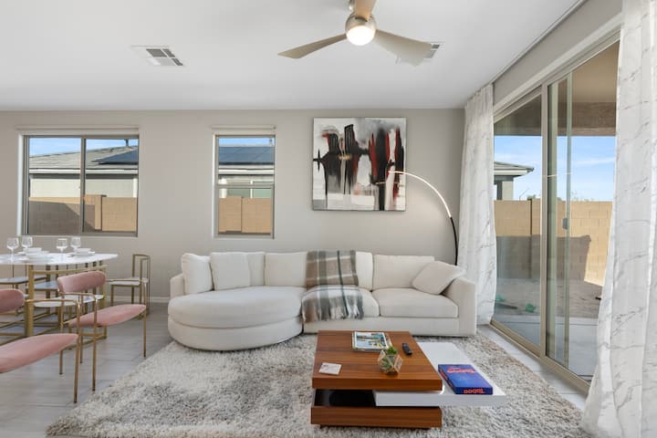 Eclectic Valley - 3bed / 2bath - Backyard & Pets - 嘉年