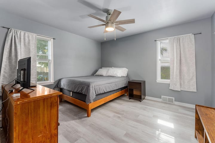 Cozy Accommodation W/ Free Laundry, Wi-fi, Parking - Sioux Falls, SD