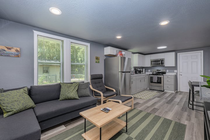 Gator Game & Grad Getaway: Cozy Home - Gainesville, FL