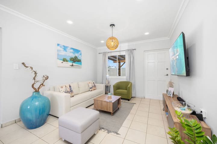 Renovated ~ Privatepool ~ Outdoordining ~ Location - Aruba