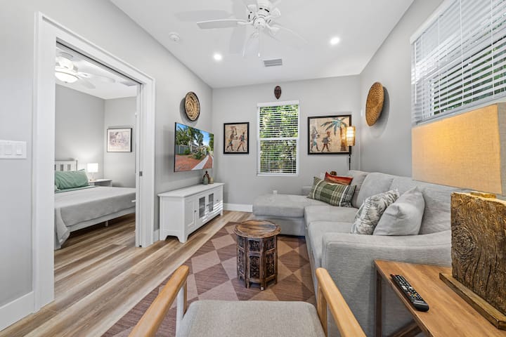 Treehouse Apartment - St. Petersburg, FL