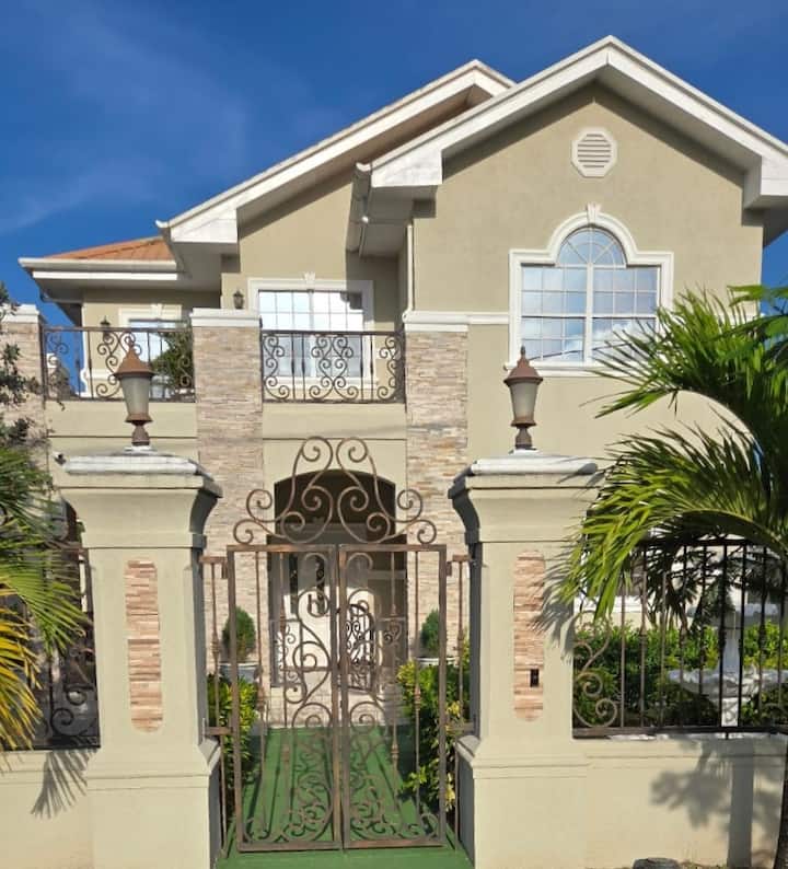 Charming 3br- Modern Amenities - Guyana