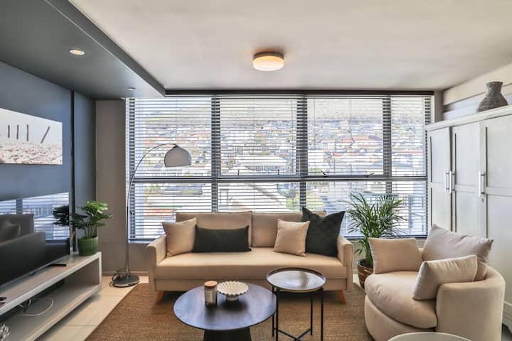 Legacy 1br Apt W/ Rooftop Pool & Views - Camps Bay