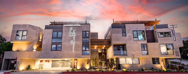 Sleeps 2 | Parking, Bay Views, Rooftop, Priv Patio - San Diego, CA