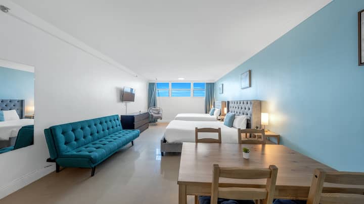 2 Queen Beds + Free Valet Parking & Pool Access - Miami Beach, FL