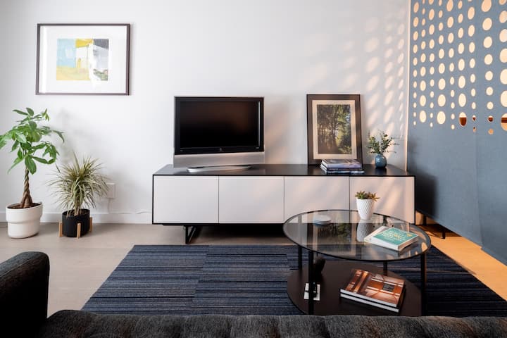 Modern Studio On The Park W/ Iconic Seattle Views! - Seattle, WA