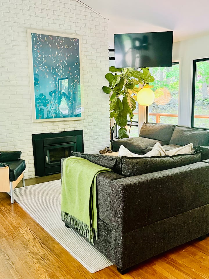 4br Spacious Mid-century Retreat W/ Fireplace - Newburgh, NY