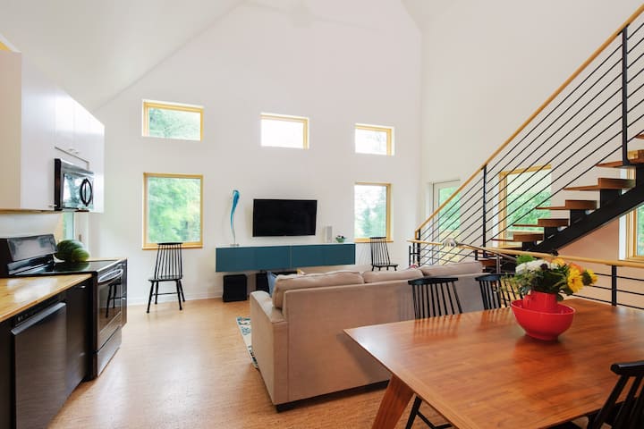 Cha St. Elmo Escape: Modern, Fire Pit, Balconies - Lookout Mountain, TN