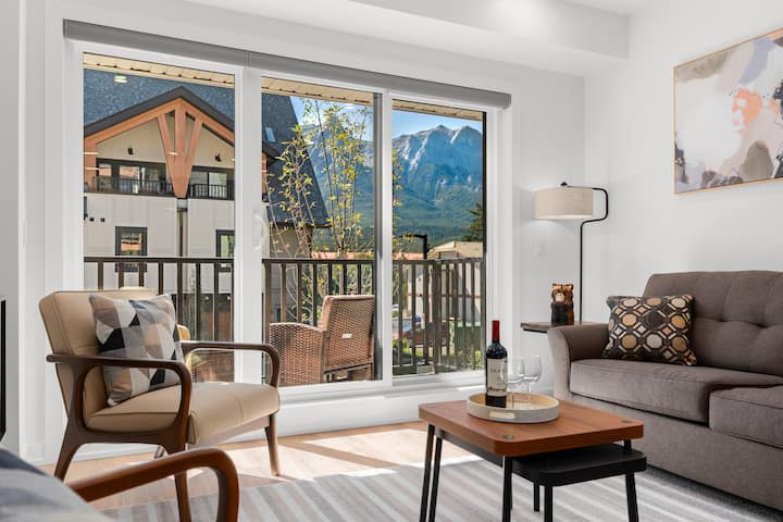 Luxury 3br/roof Top Hot Tub/mountain View Condo - Canmore