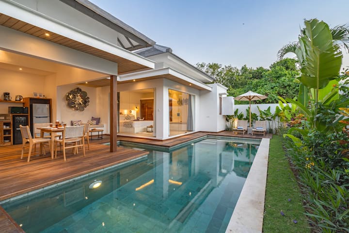 Villa Nael Luxury Private Villa Next To The Beach - Indonesia