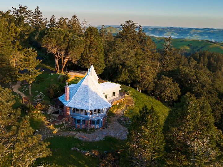 Marin Castle: Private Resort W/ Top Of World Views - Marin County, CA