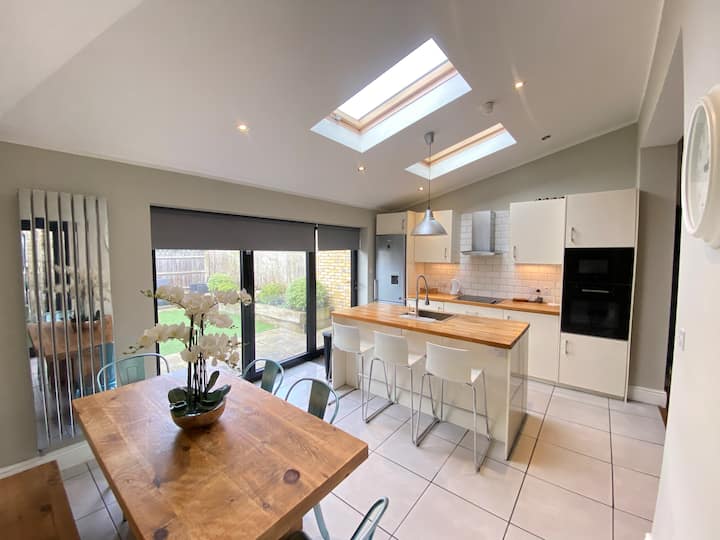 Lovely 2 Bed Patio Apartment In London - Kingston upon Thames