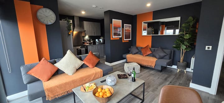 City Centre Stay | Near Arena, Museums & Nightlife - Guernsey