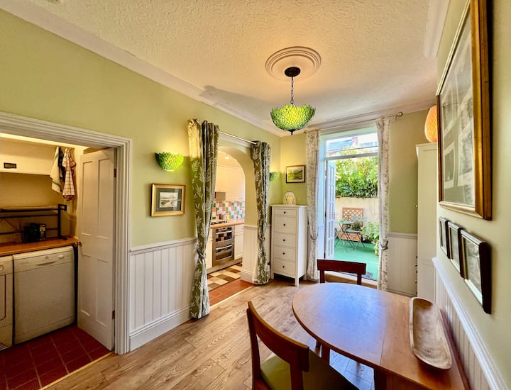 Charming Old Town Cottage: Double & Kingsize Beds - Scarborough
