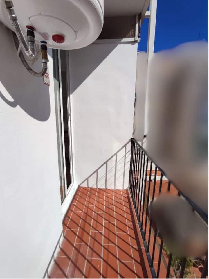 Habitación-suite Con Balcón Y Kitchenette Nueva! - Barcelona
