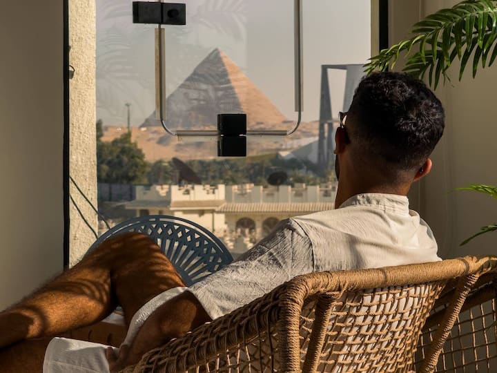 "Fancy Pyramids' Khan: Giza's Gem" - Ägypten
