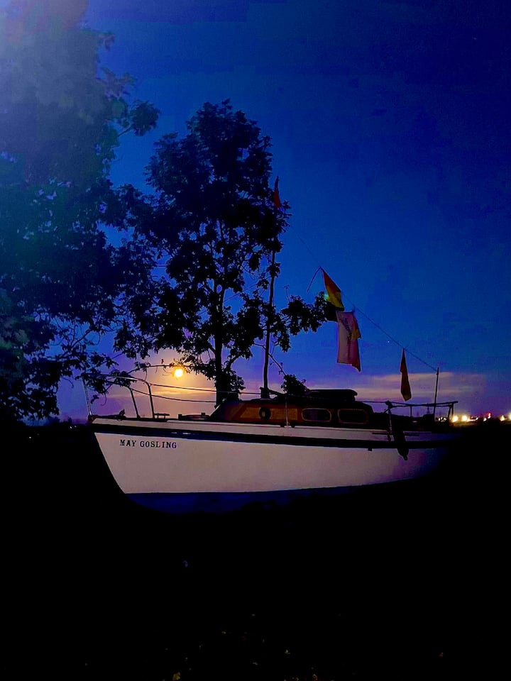 Boat Bnb, But Not On The Sea! - Sunderland