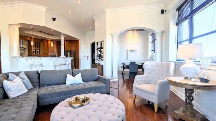 Spacious 3,000 Sq Ft Penthouse | Walk To Dining - Kalamazoo, MI