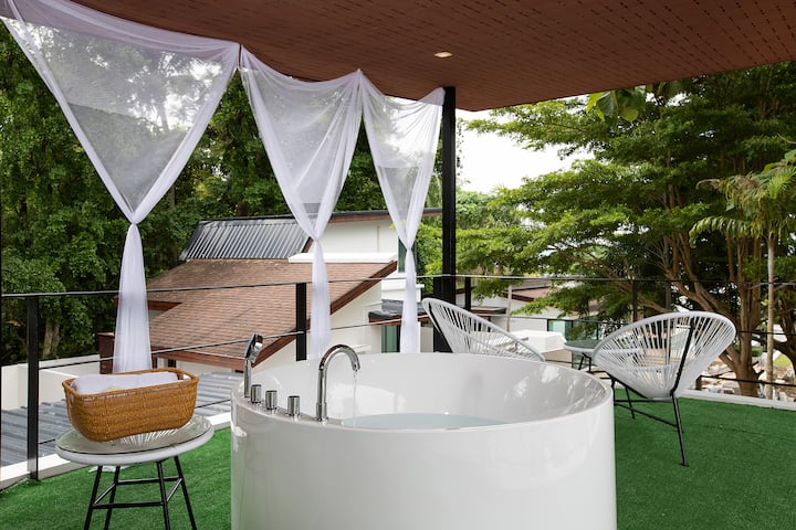 The Exclusive Jacuzzi Beachfront Villa - Provincia di Phuket