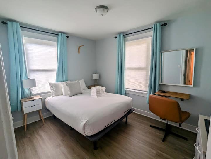 Clover House | Remote Adjustable Bed! - North Charleston, SC
