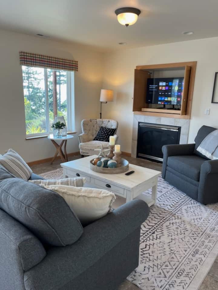 Oak Harbor - Incredible Views - 2 Bed/2 Bath - Coupeville, WA