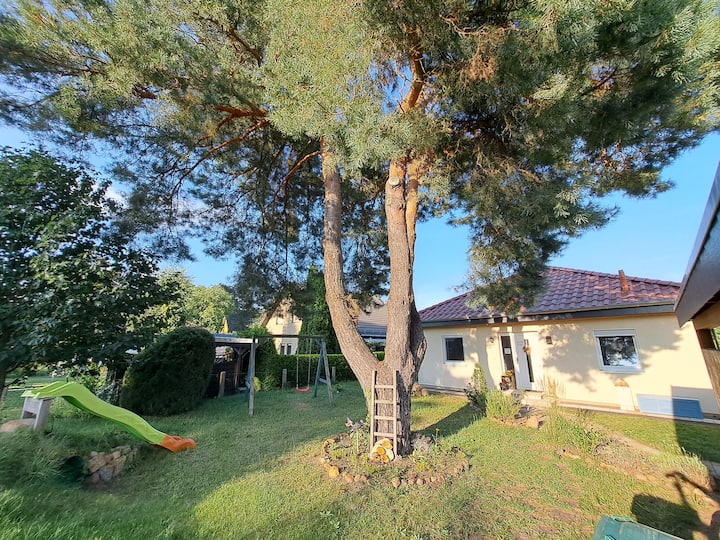 Ferienhaus Im Gruenen, Garten, 6p - Blankenfelde-Mahlow