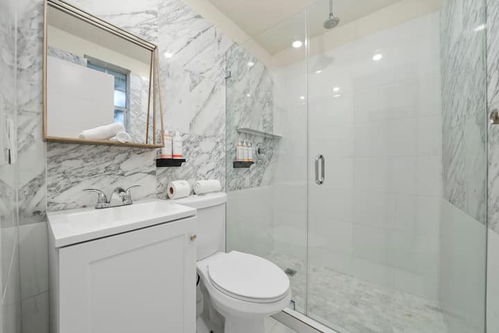 South Beach On Collins Ave, 2 Beds, Near The Beach - South Beach, FL