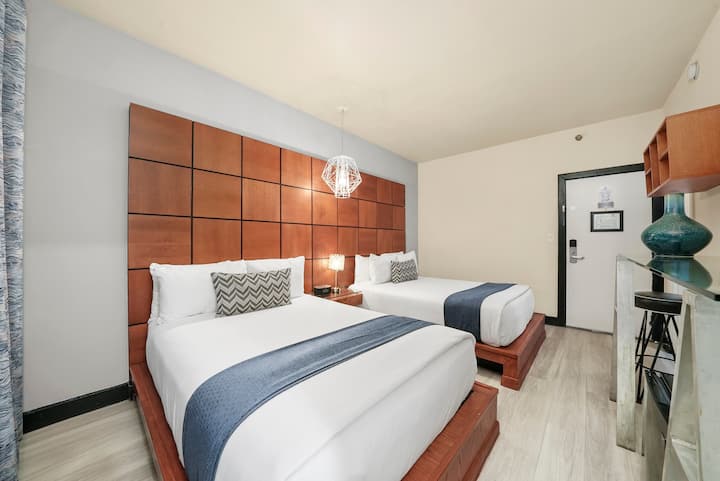 South Beach On Collins Ave, 2 Beds, Near The Beach - Miami Beach, FL