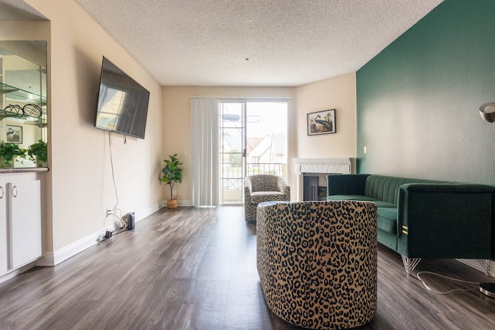 Travel Haven At Miracle Mile - Beverly Hills, CA