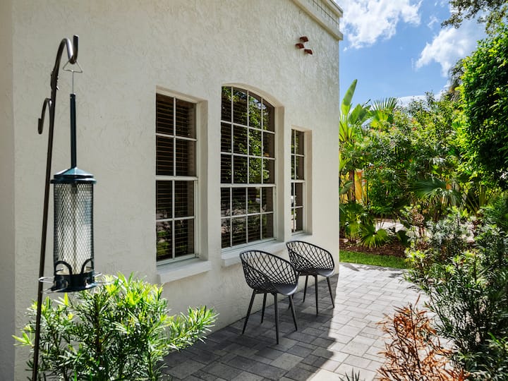 Pineapple House Near Srq Downtown 15 Min To Beach - Sarasota, FL