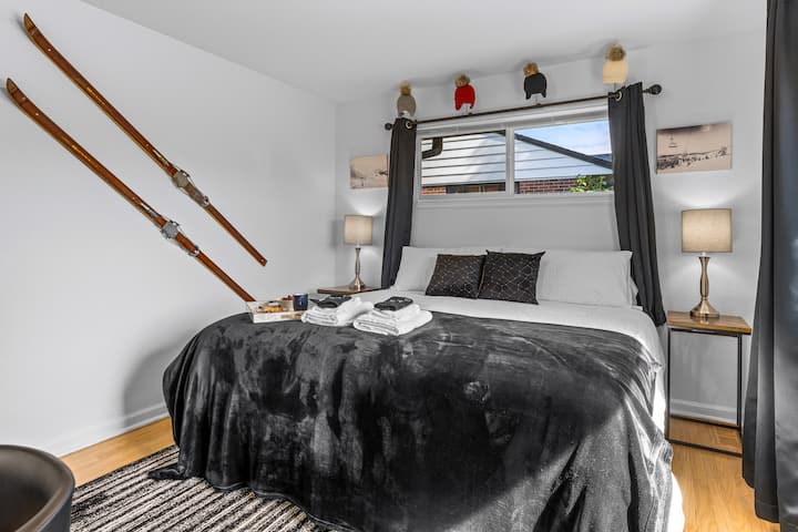 Spacious Home Btween Airport & Mountains~sleeps 18 - Morrison, CO