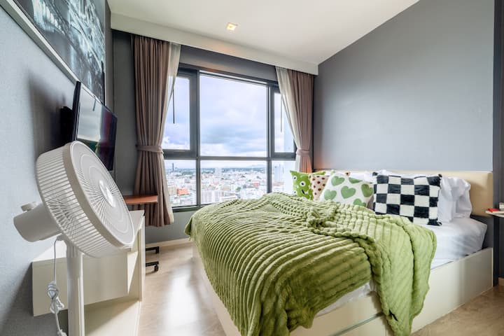 Kaws Theme - 5 Star Luxury Seaview High Floor - Pattaya City