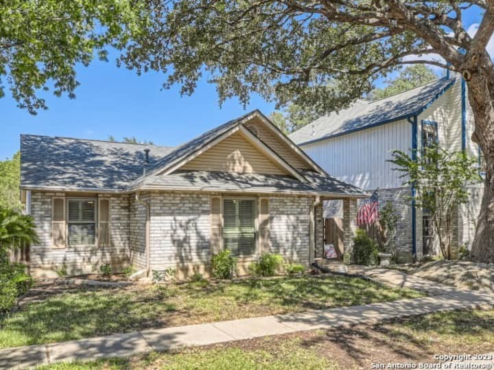 Quiet Room - Safe Neighborhood - San Antonio, TX