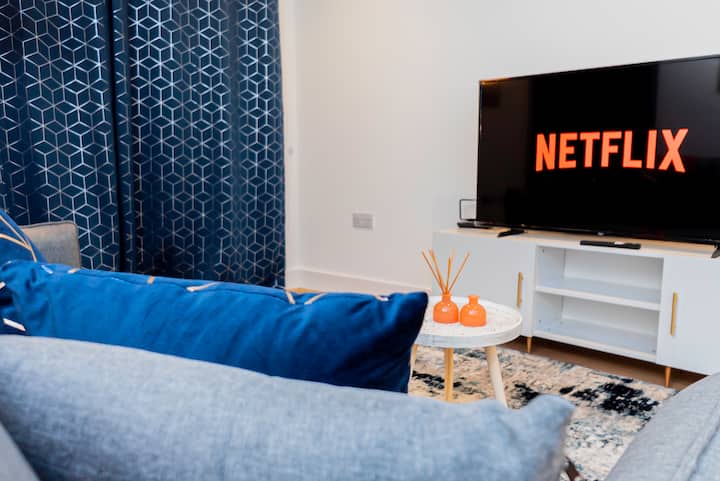 Work-ready 2br Apt- Free Parking & Superfast Wi-fi - Aéroport de Southampton (SOU)