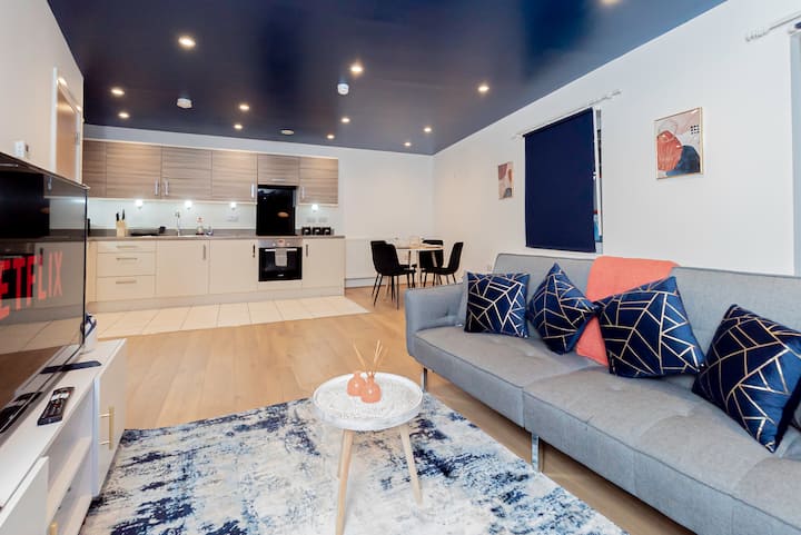 Work-ready 2br Apt- Free Parking & Superfast Wi-fi - The Ageas Bowl