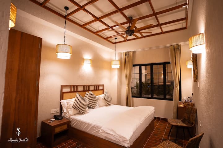 •Pvt Swimming Pool •Best Location - Vaayu - ワーラーナシー