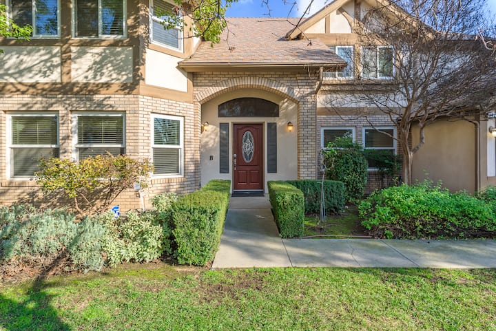 Enchanting Spacious Home In Clovis/fresno - Fresno, CA