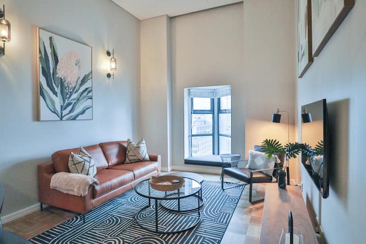 Chic 1br Loft In The City: Top Floor Views - Città del Capo
