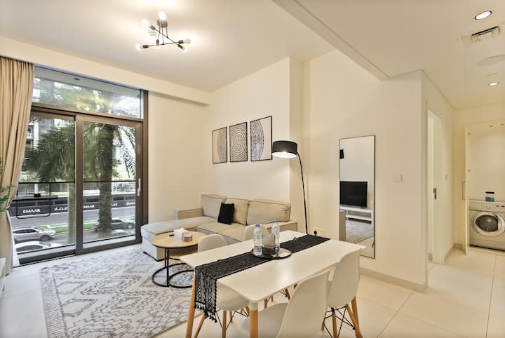 Luxe & Comfy Gem: Iconic Burj Crown ~ Walk To Mall - Dubai