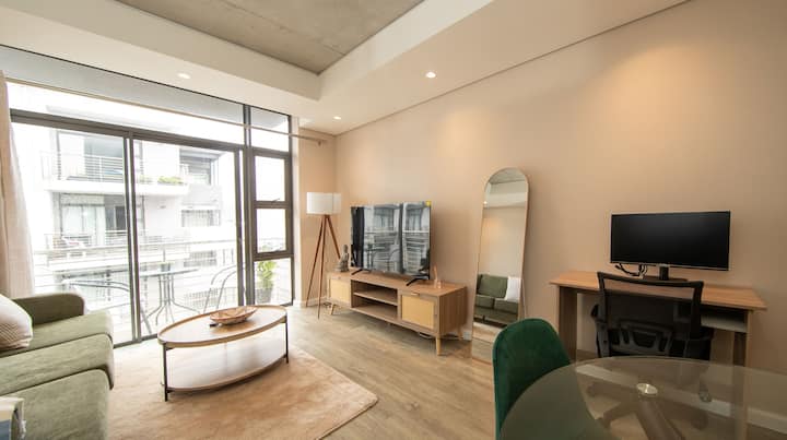 Modern & Elegant Apt+pool+gym+parking+24/7security - Cape Town