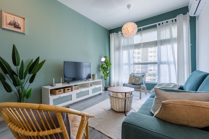 New! Prime Location Nicely Renovated Wifi+pool - Penang