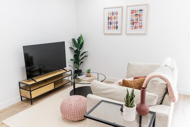 Modern, Prime Location & Comfort - Winnipeg