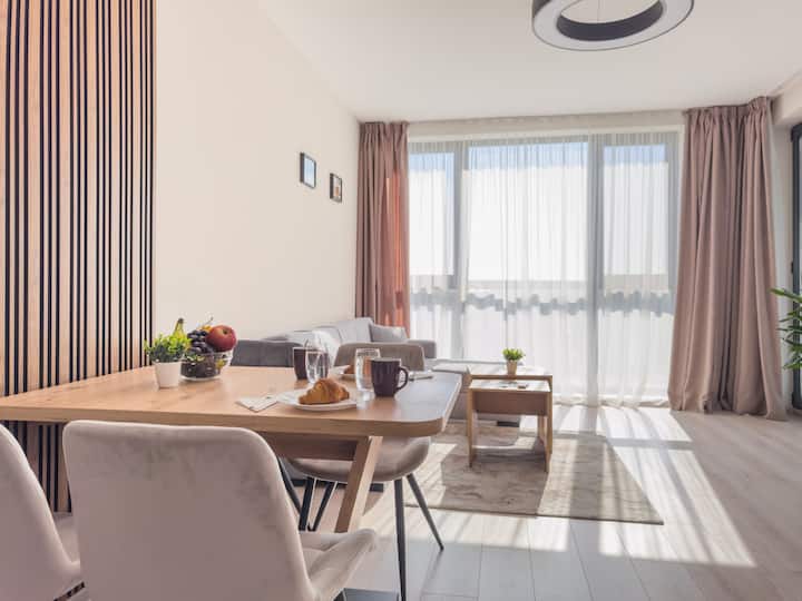 1br Central Apartment | Free Parking | Gym Access - Plovdiv