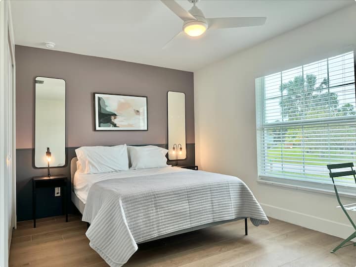 Chic Private Room With Ensuite & Outdoor Pool - Fort Pierce, FL